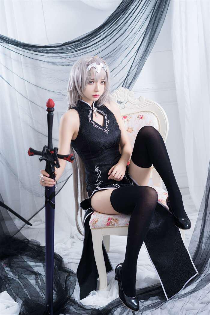 网红Coser@疯猫ss -黑骑士 [16P/58.4MB]